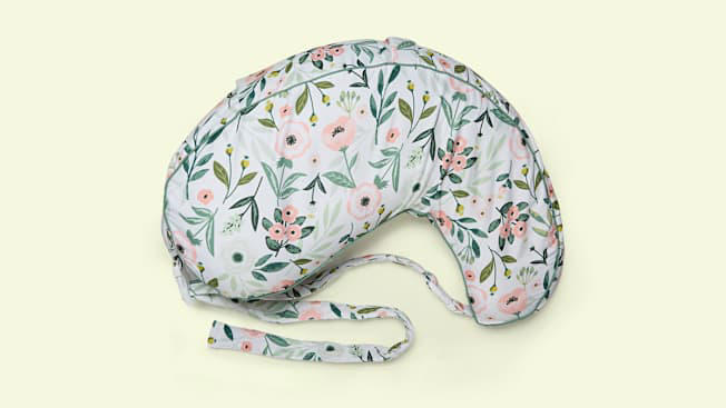How to Choose a Nursing Pillow and Use It Safely