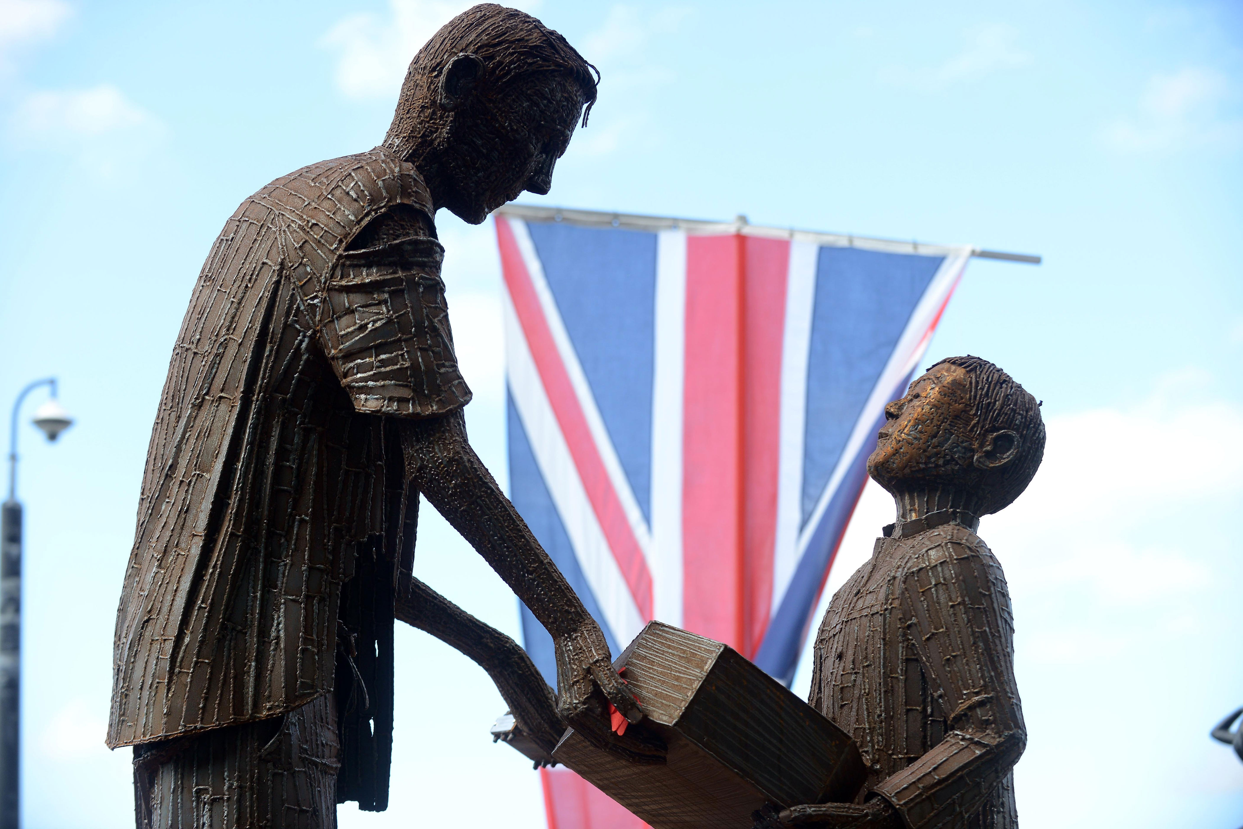 VJ Day: 10 moving pictures as Sunderland POW statue by Ray Lonsdale ...