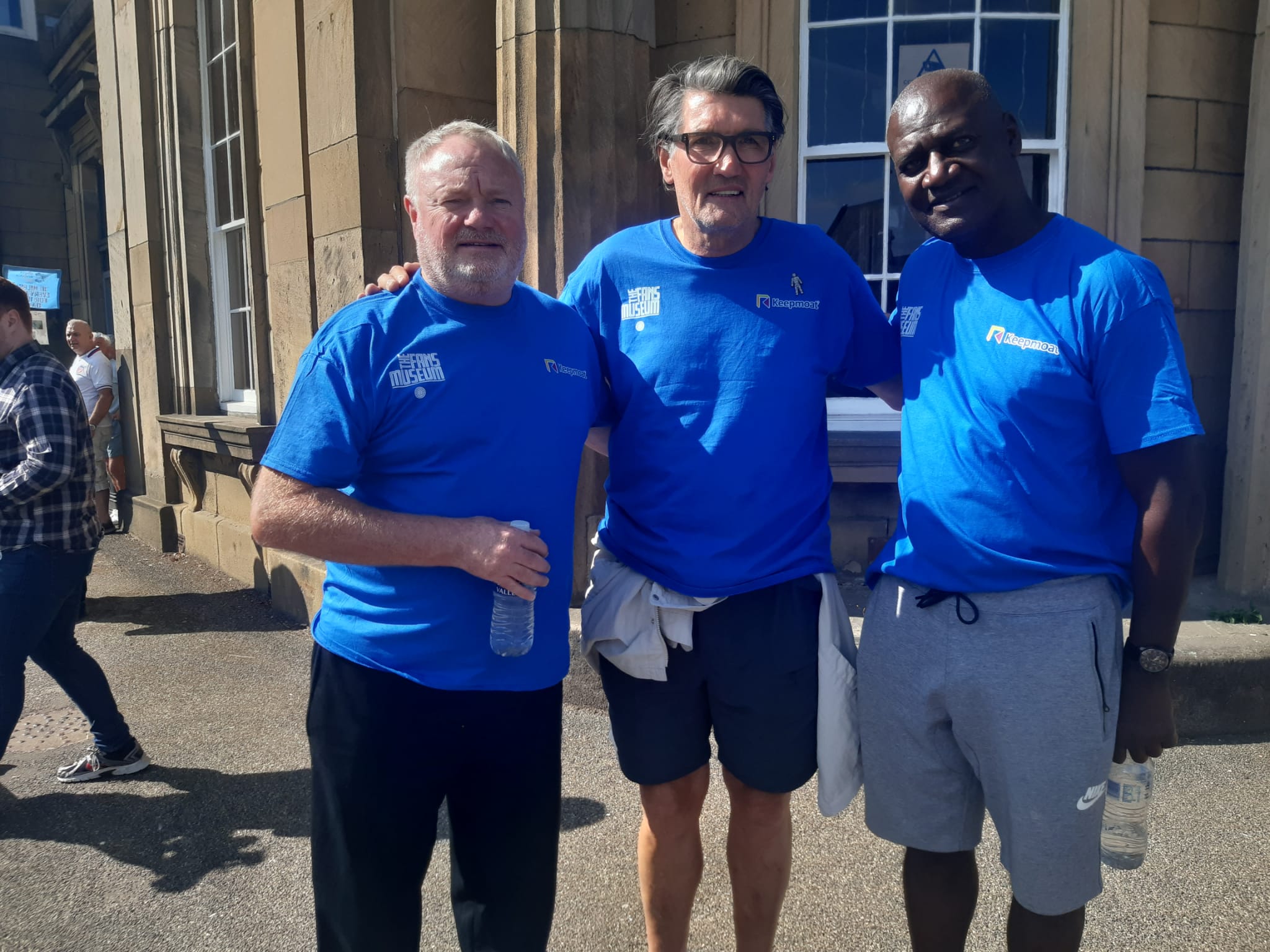 Watch Sunderland legends Gary Bennett and Mick Harford join hundreds of ...