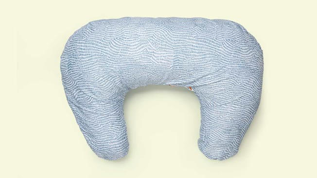 How to Choose a Nursing Pillow and Use It Safely