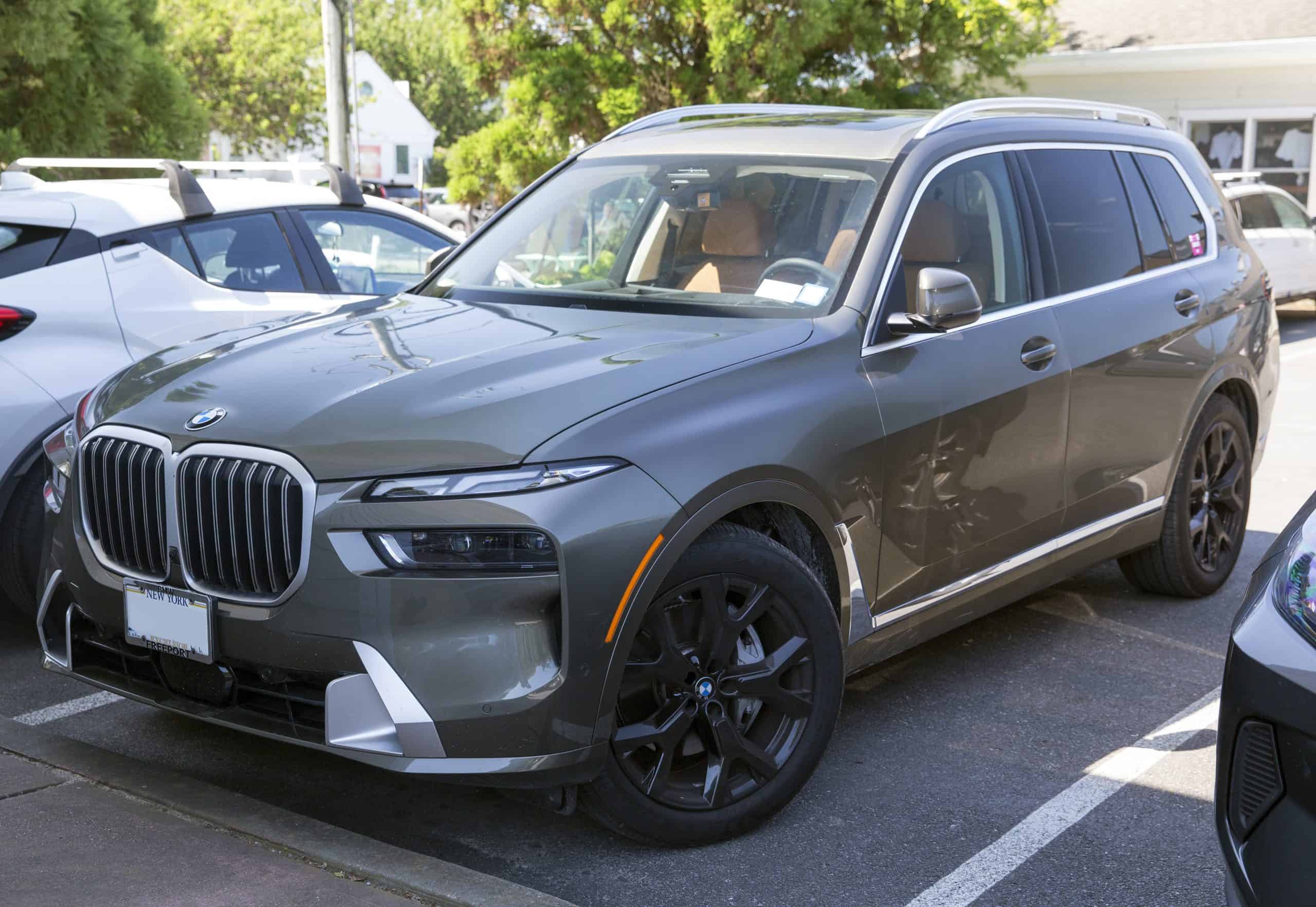 The Best Full-Size SUVs for Fuel Economy in 2025