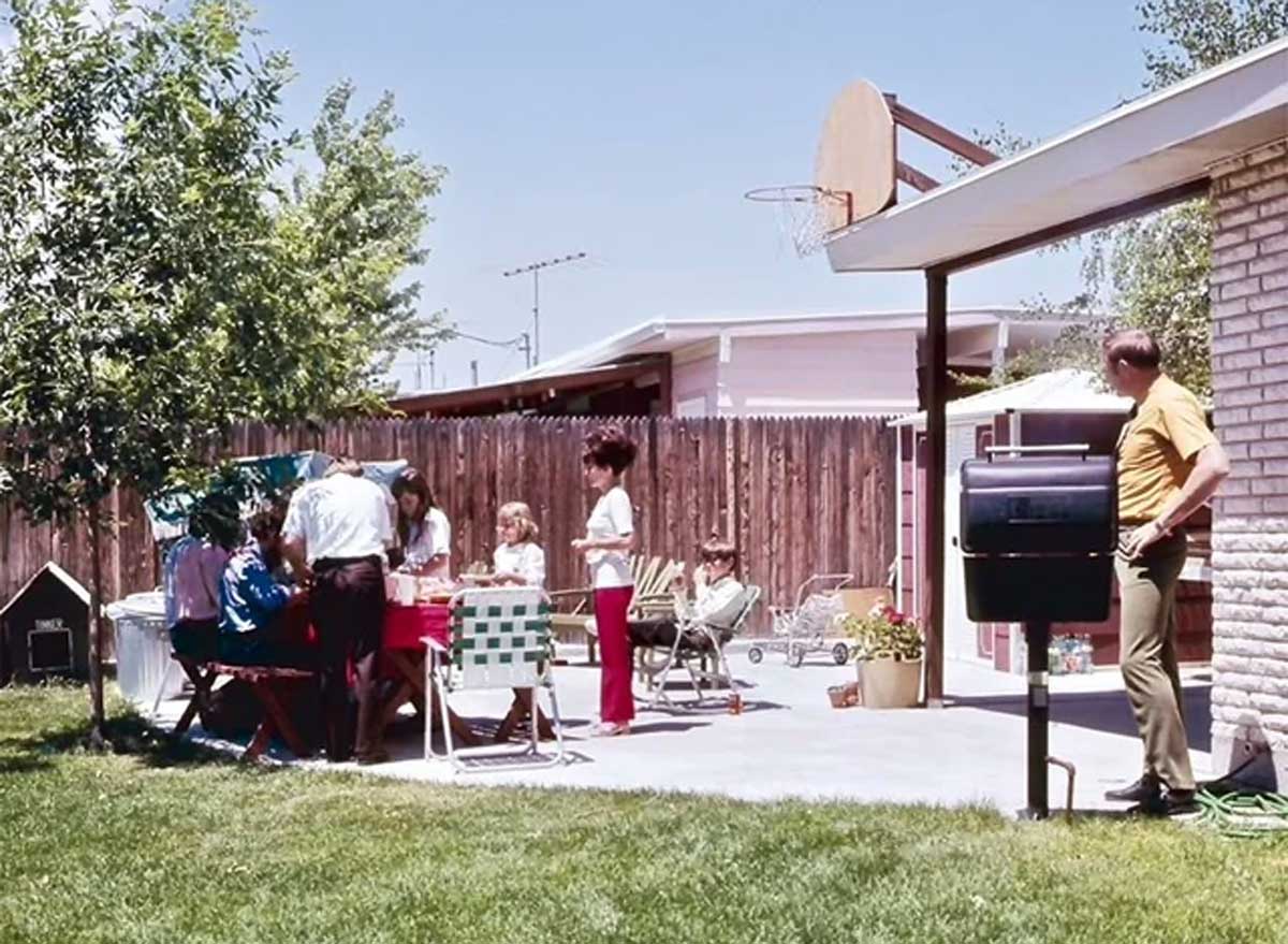 20 Old Photos of Classic American Backyards