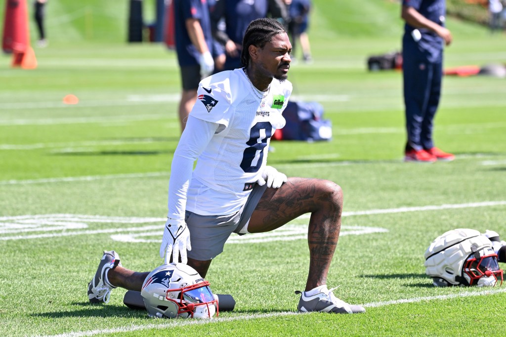 Mike Vrabel has spicy exchange with Patriots reporter over Stefon Diggs ...