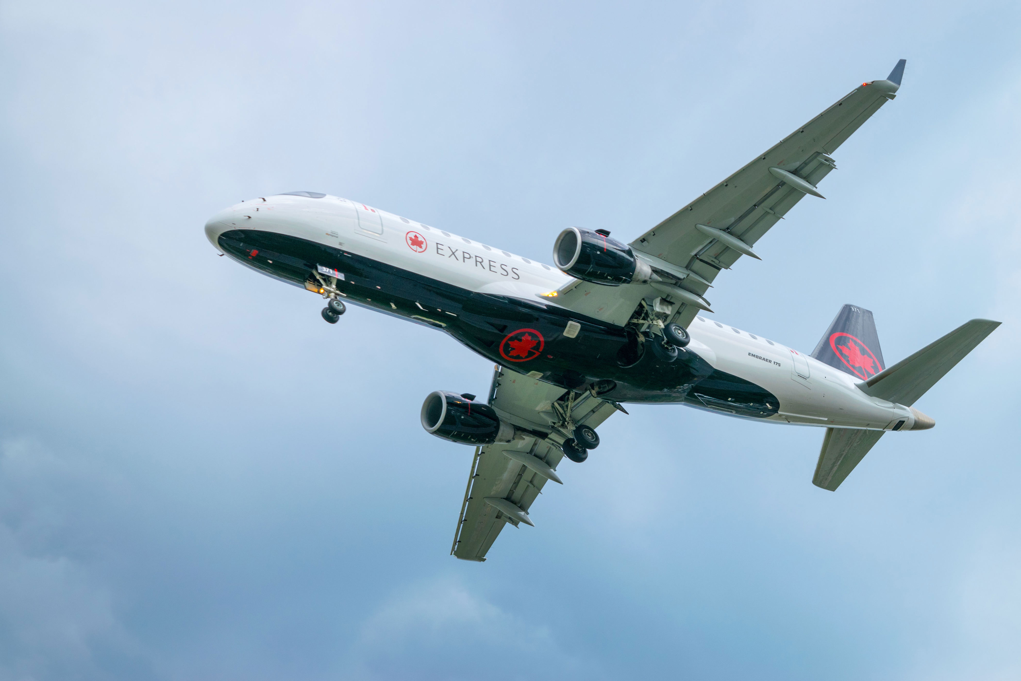 Air Canada Passengers Rejoice As U.S. Airline Steps In With Bold Waiver ...