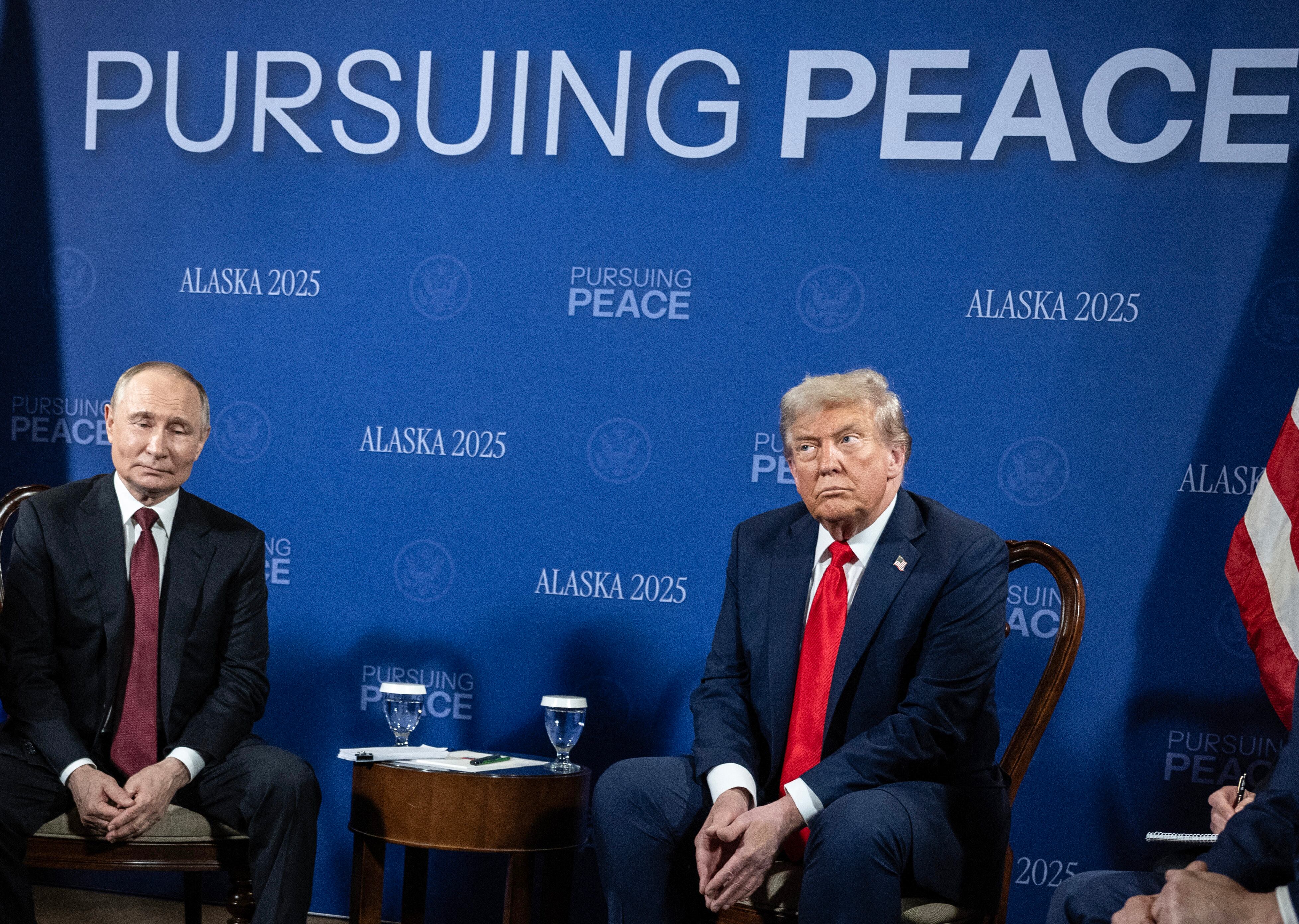 Donald Trump y Vladimir Putin sellaron el inicio de su reunión en ...