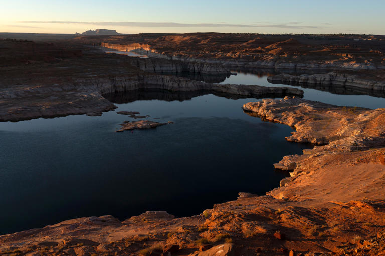 Water levels plunge at Lake Powell. Is 'dead pool' looming?
