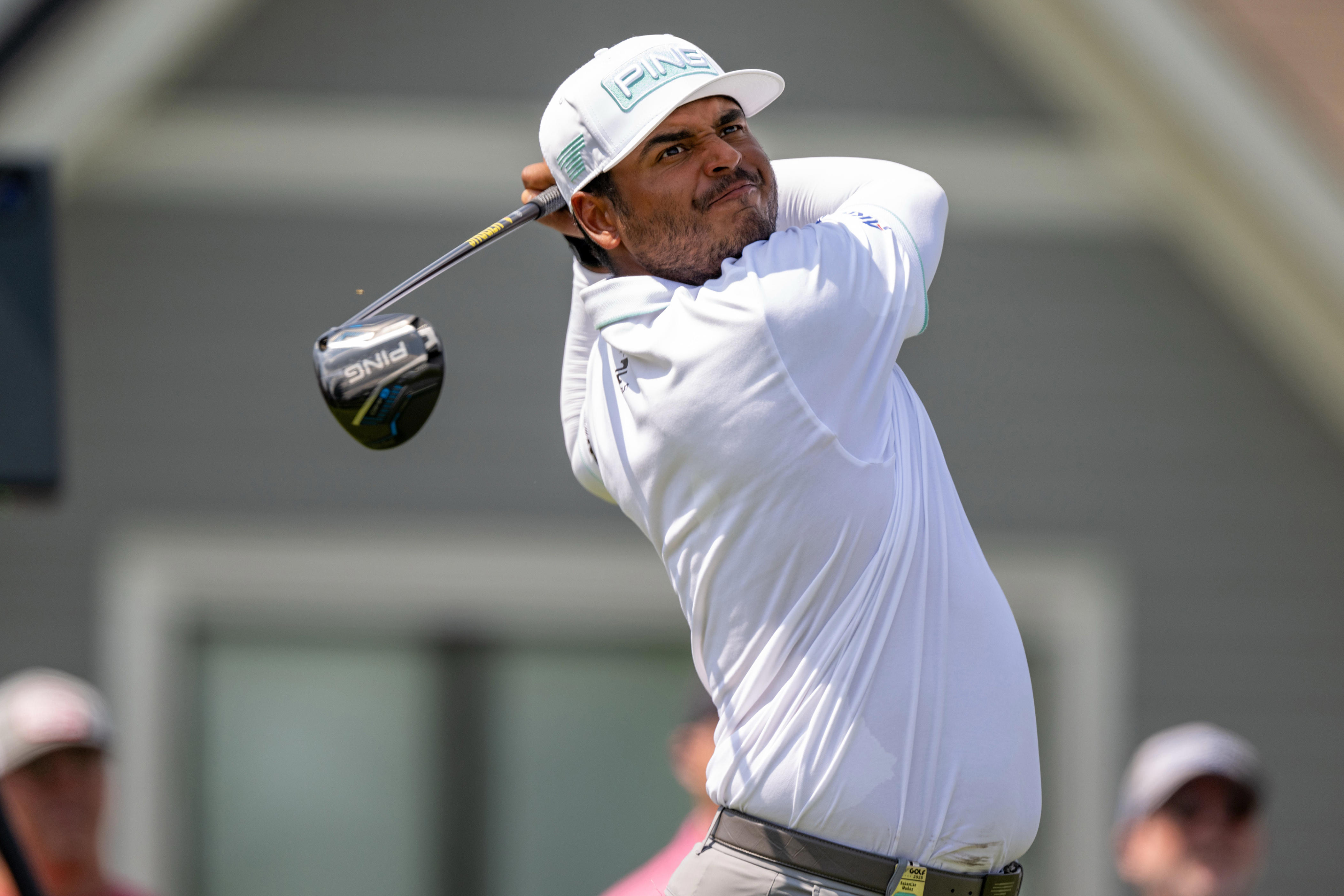 LIV Golf pro Sebastian Munoz whiffs tap-in; teammate leads in Hong Kong