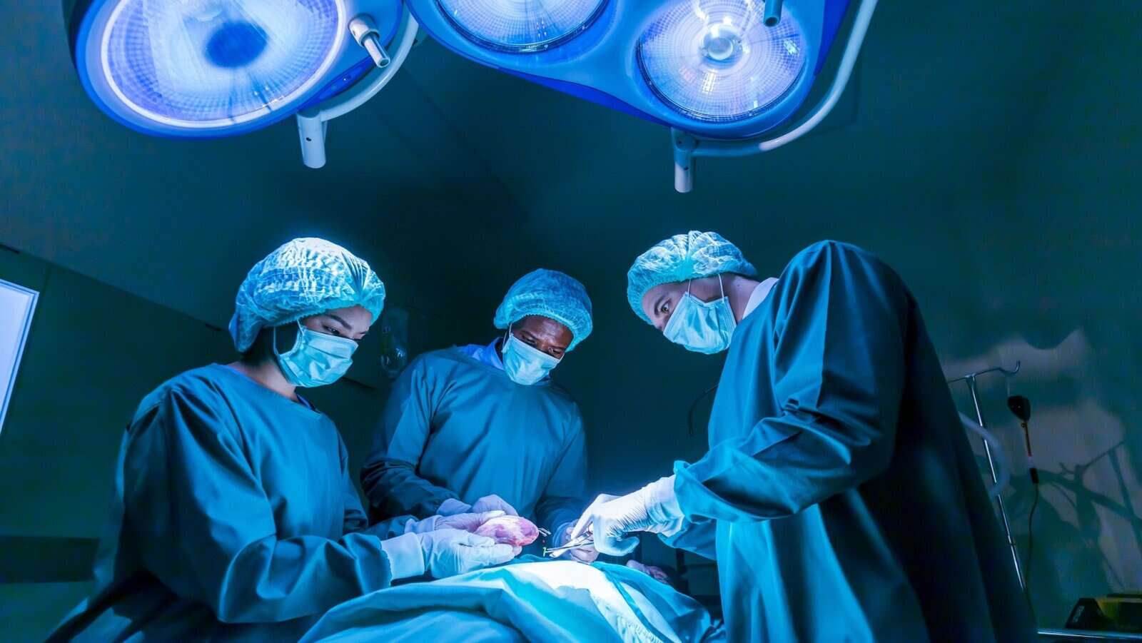 11 things every woman needs to know before choosing plastic surgery
