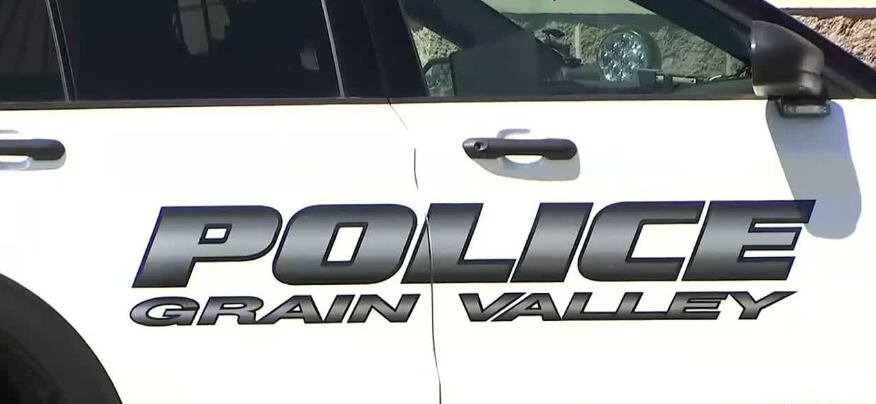 Police officer injured in Grain Valley car crash, suspect arrested