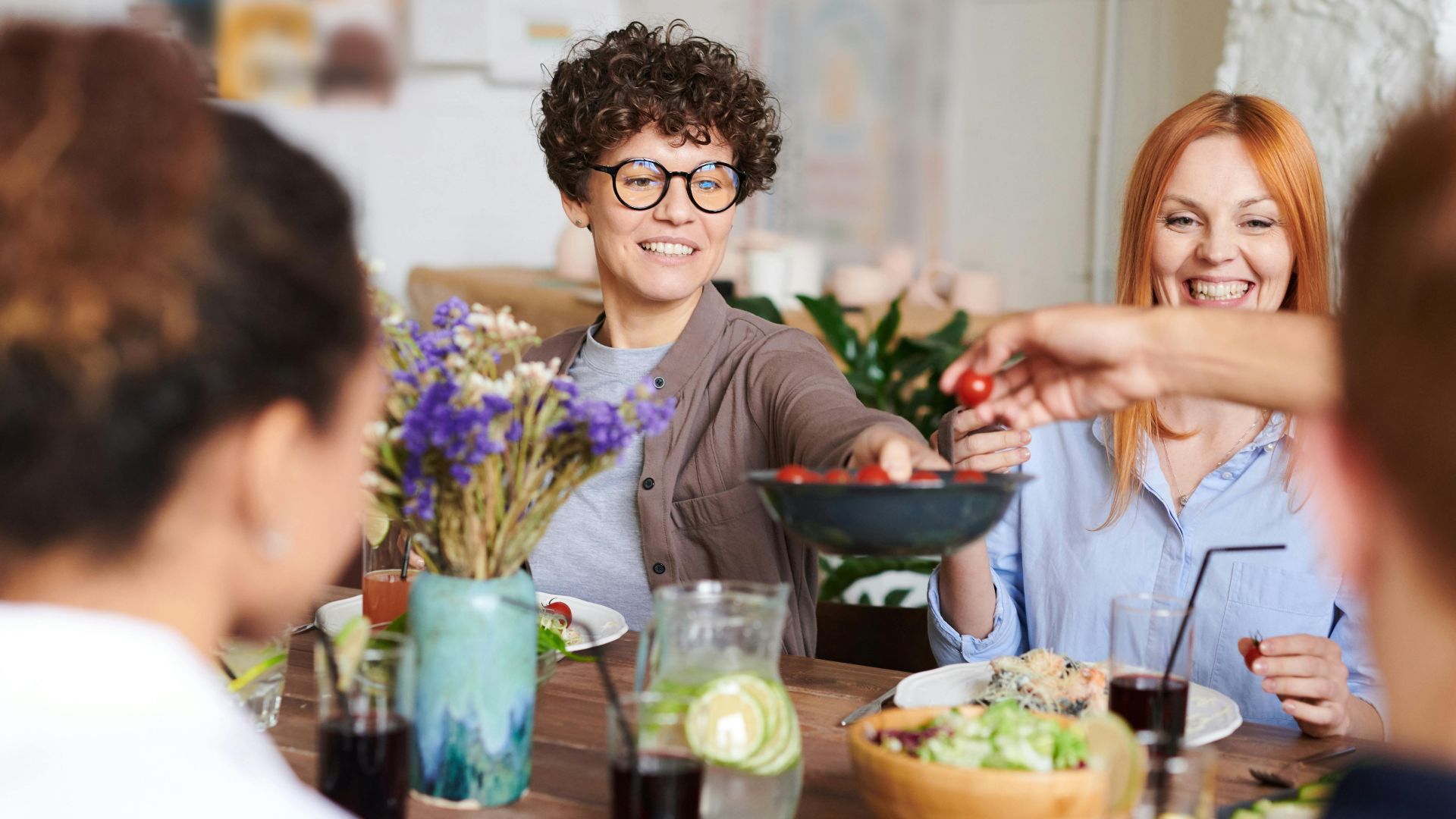 10 Foods To Avoid Bringing To Dinner Parties & 10 That Everyone Loves