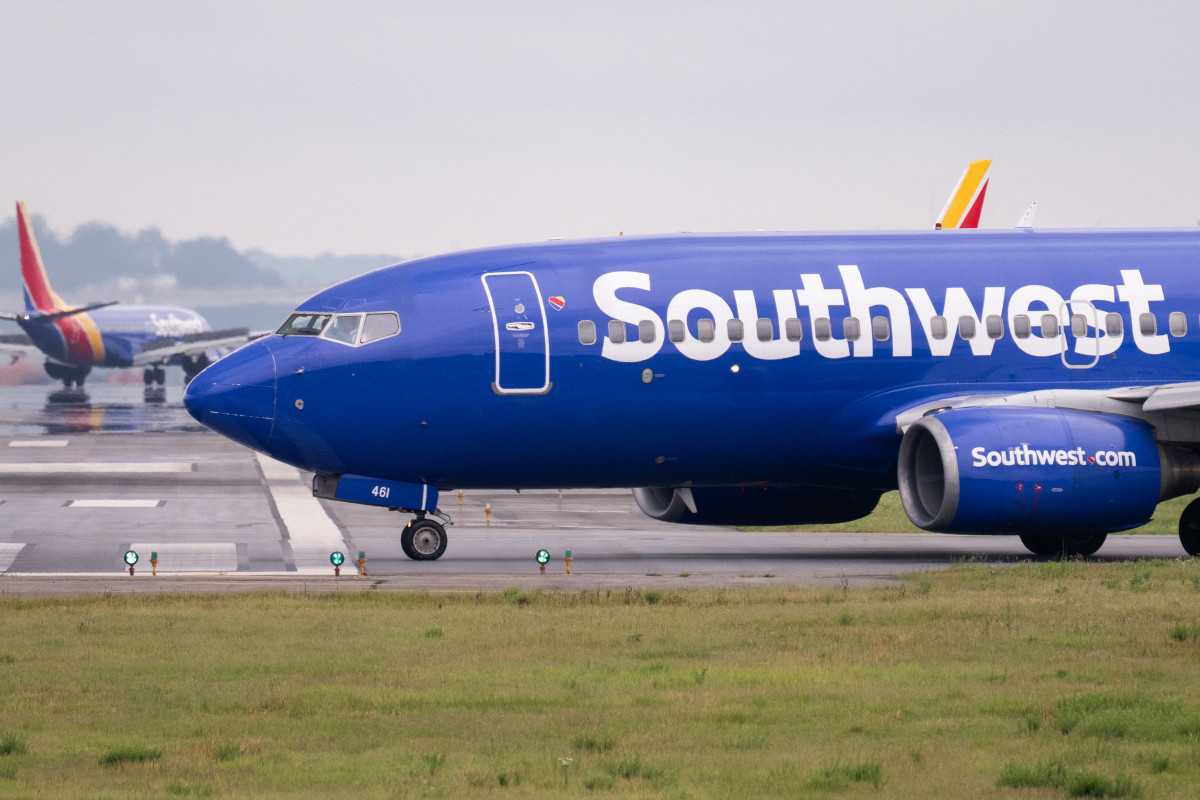 Police Bodycam Video Surfaces in Southwest Pilot's Arrest for Intoxication