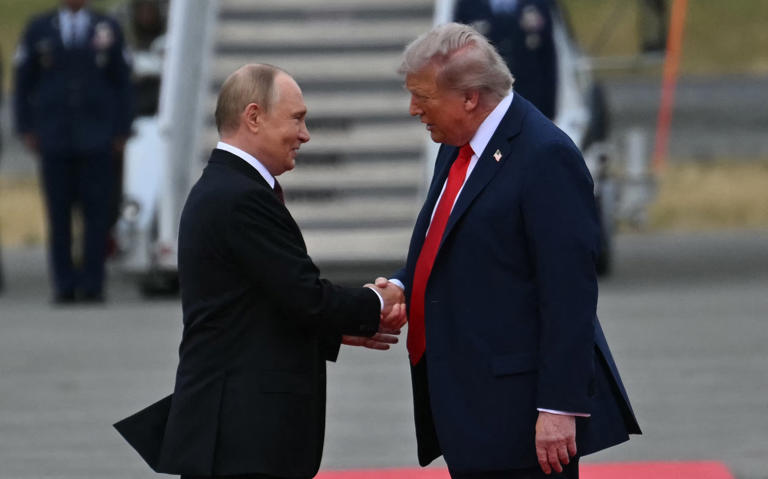 Live updates: Trump and Putin meet for Alaska summit over Russia ...