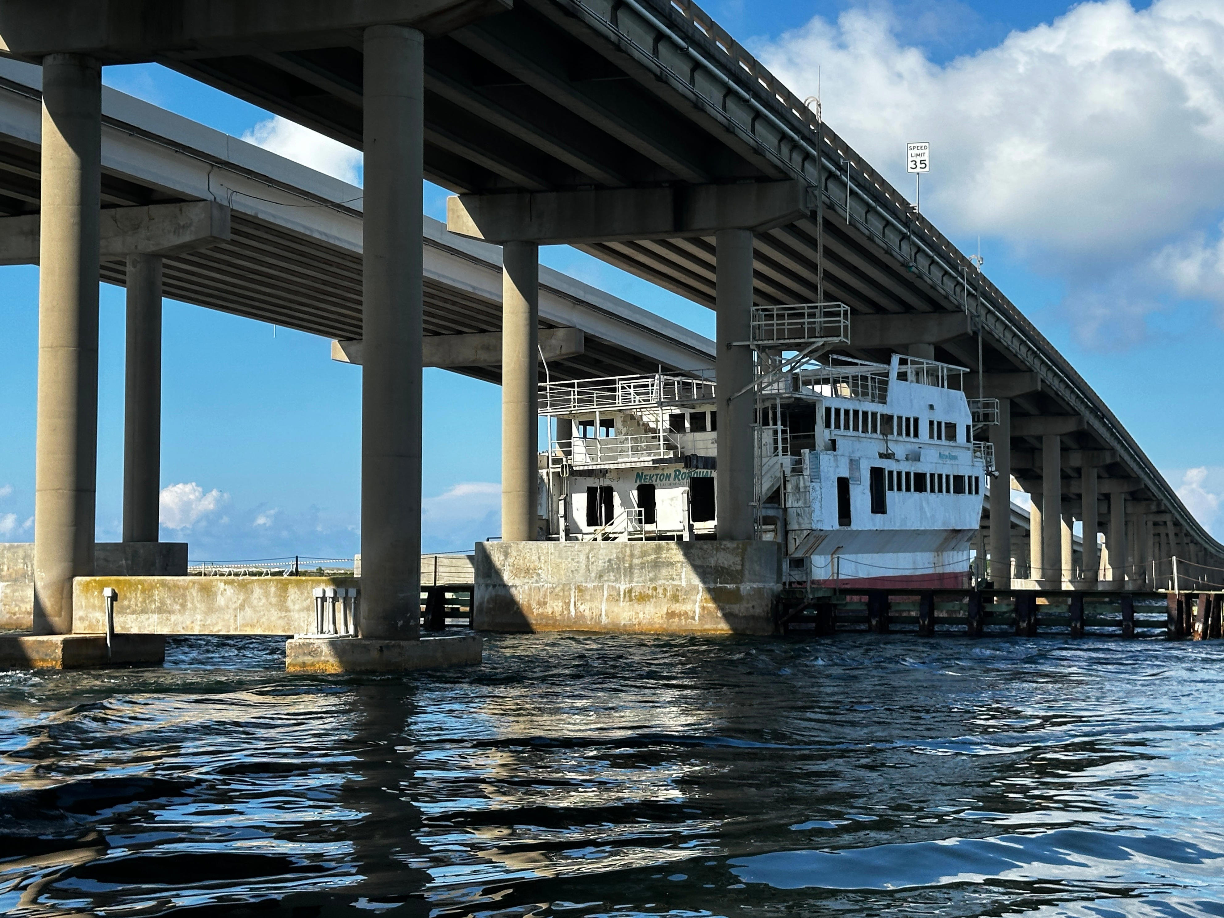Here's how that boat got stuck under the Marler Bridge in Destin on Aug. 15