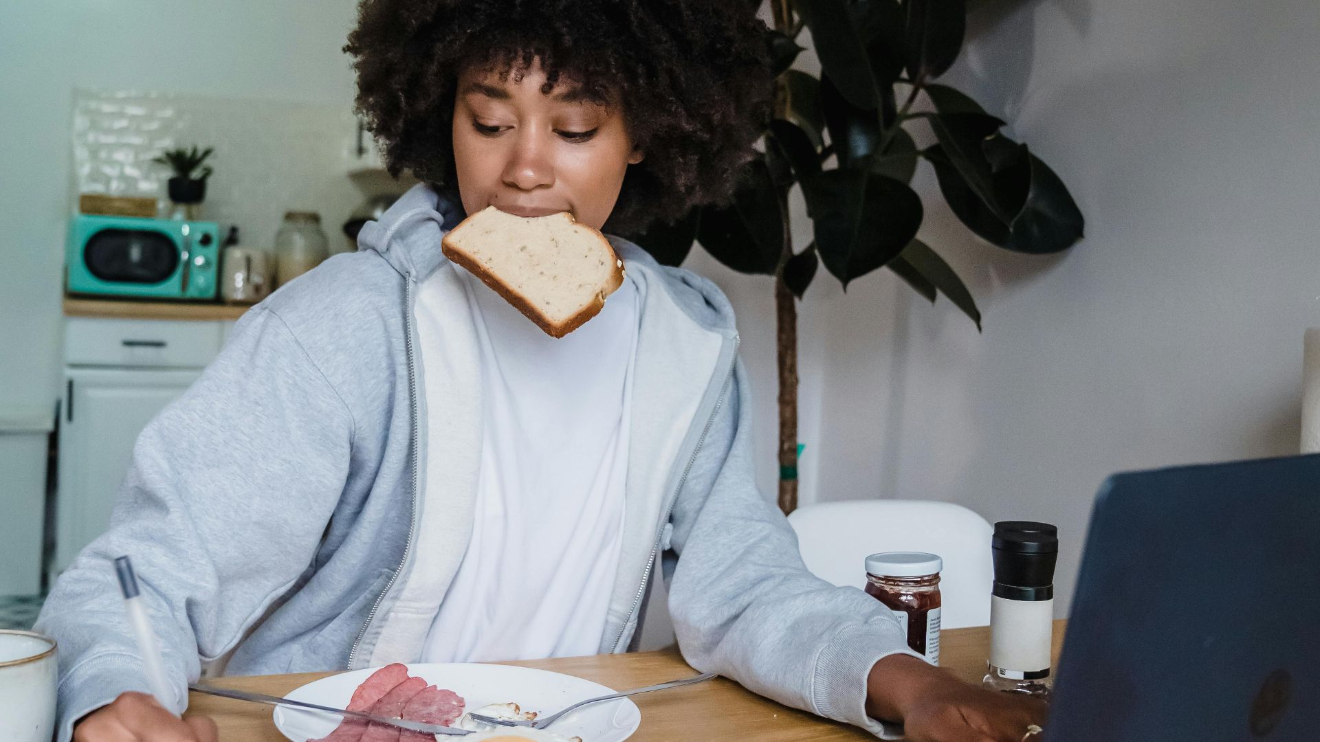 The 10 Unhealthiest Bread Brands At The Grocery Store & 10 Healthier ...