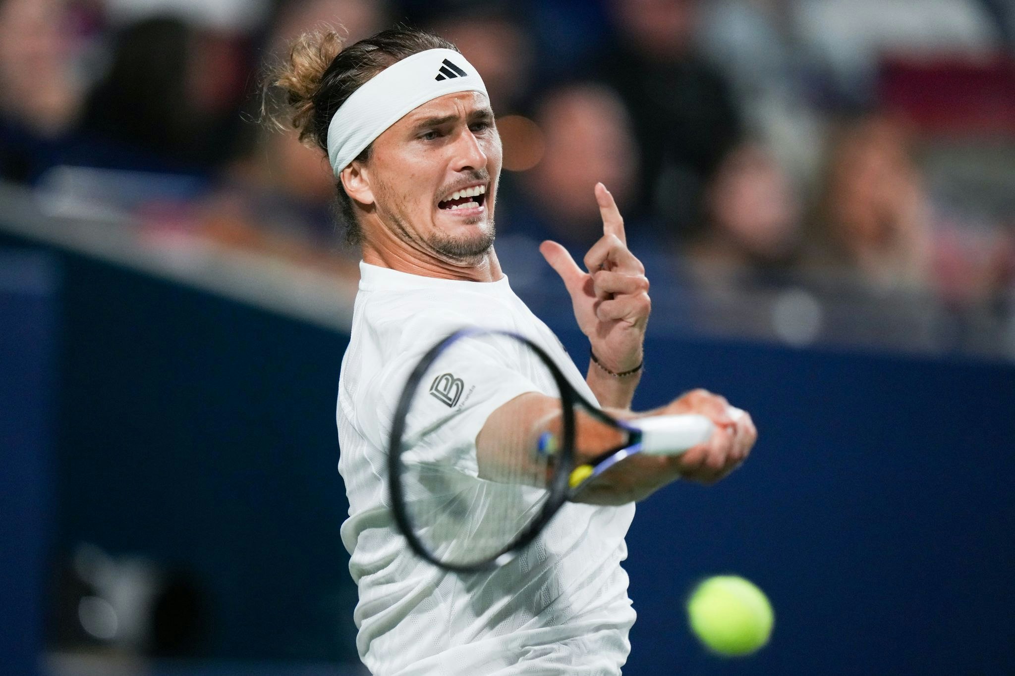 Tennis: Trotz Atemprobleme: Zverev erreicht Halbfinale in Cincinnati