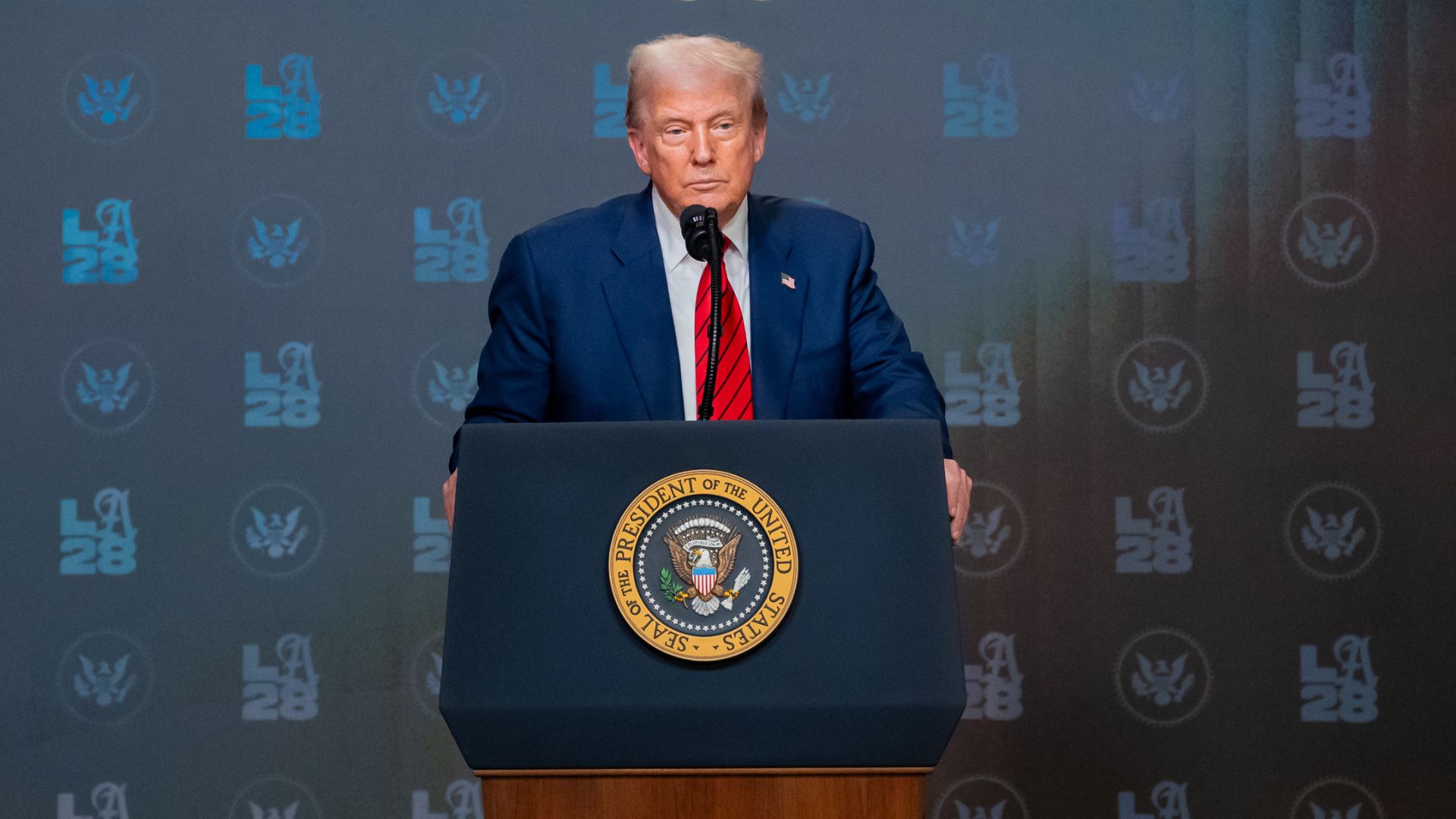 Trump Repeats Record Approval Claim Despite Low Overall Ratings