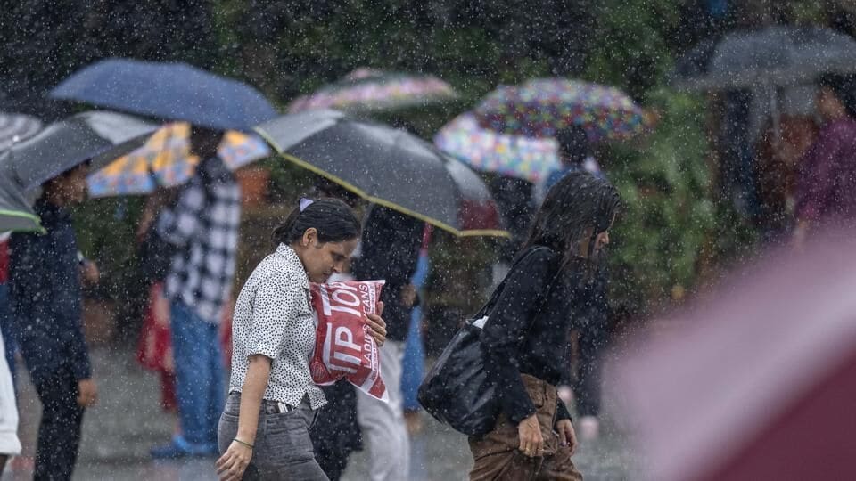 Mumbai rains LIVE Updates: Local trains affected, landslide kills 2 ...