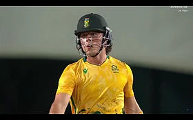 Audacious! Dewald Brevis Clobbers 3 Consecutive No-Look Sixes Off Aaron ...