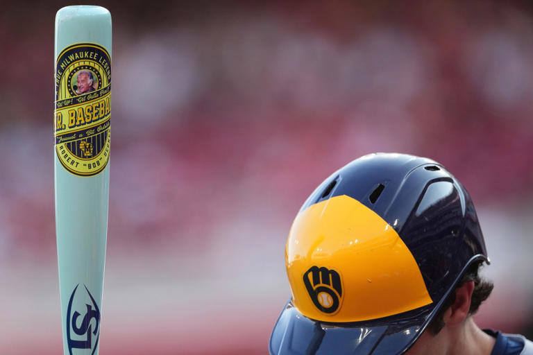 Christian Yelich delivers huge night in Brewers’ wild comeback win while using Bob Uecker bat