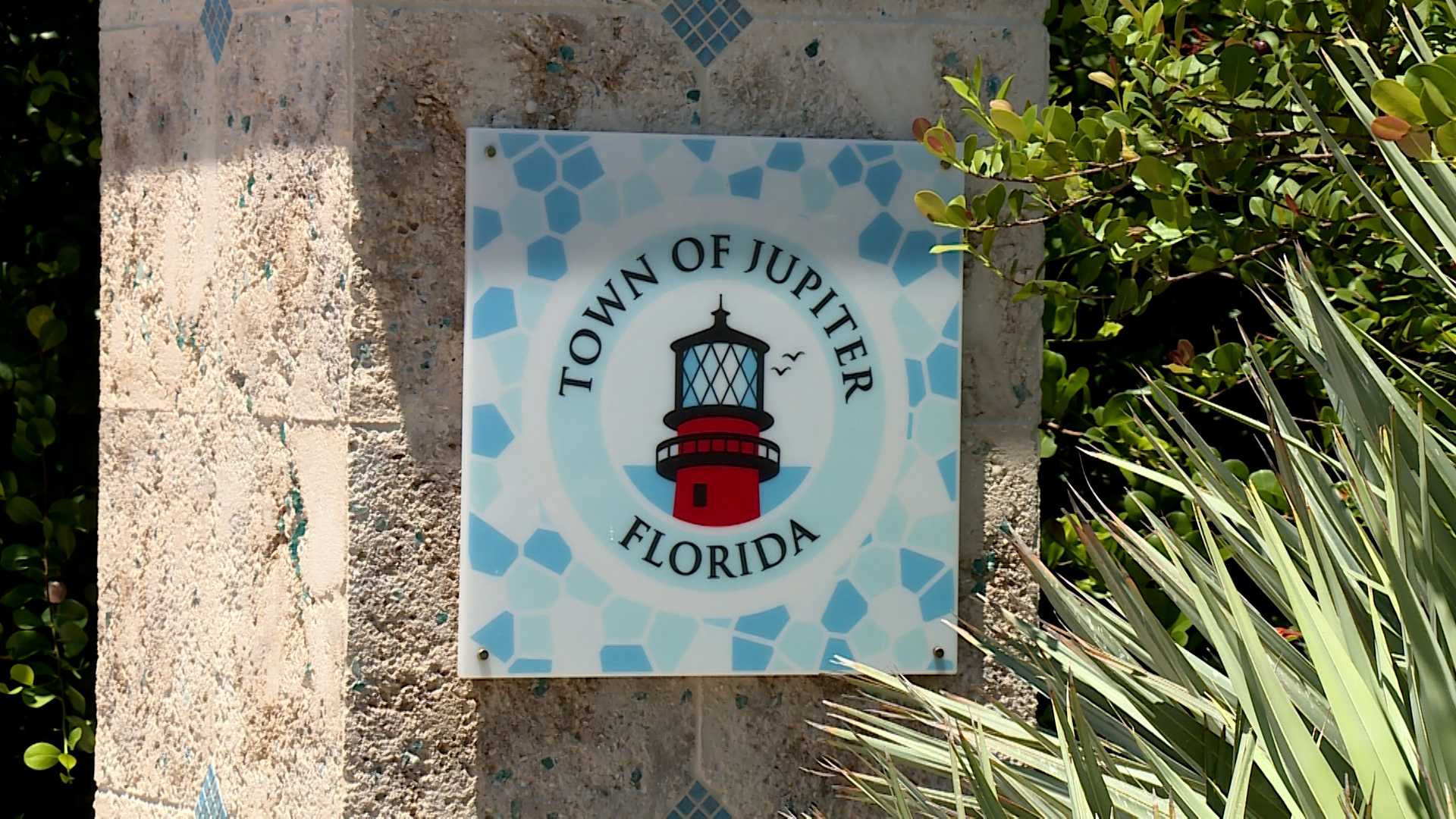 Collision between vehicle, bicyclist closes northbound lanes of US ...