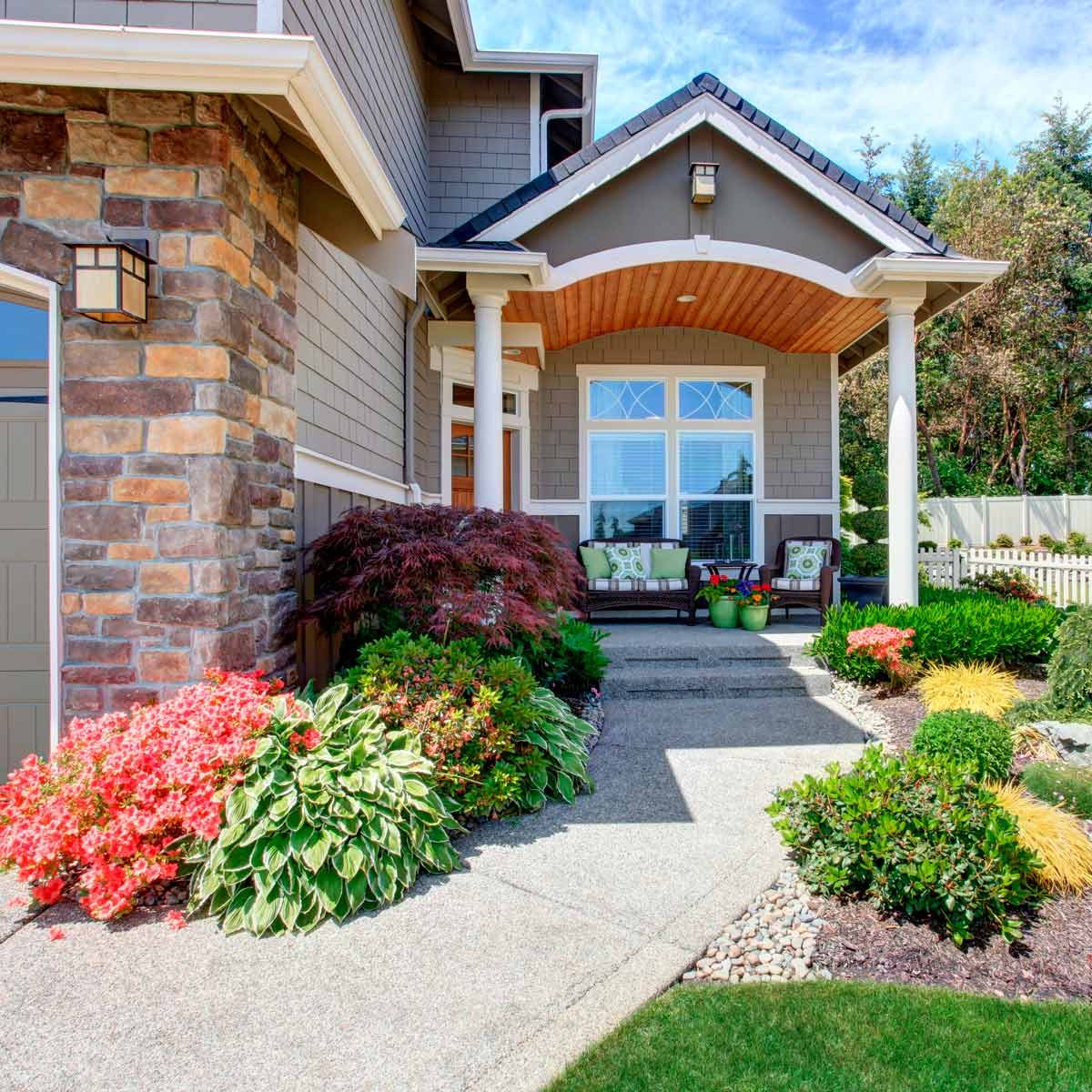 10 Front Yard Flower Bed Ideas to Make Your Space Bloom