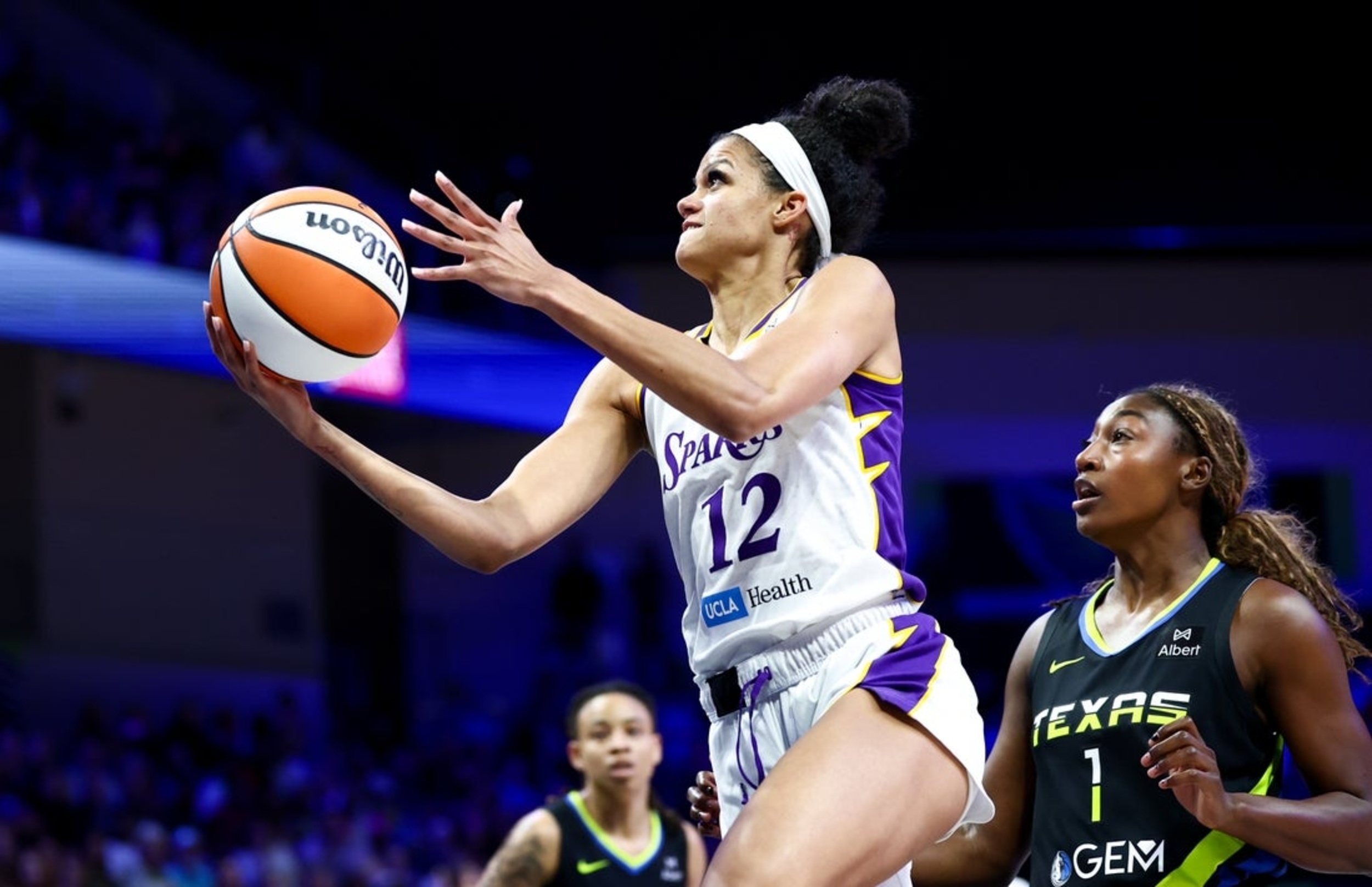 Kelsey Plum hits for 28 as Sparks outlast Wings