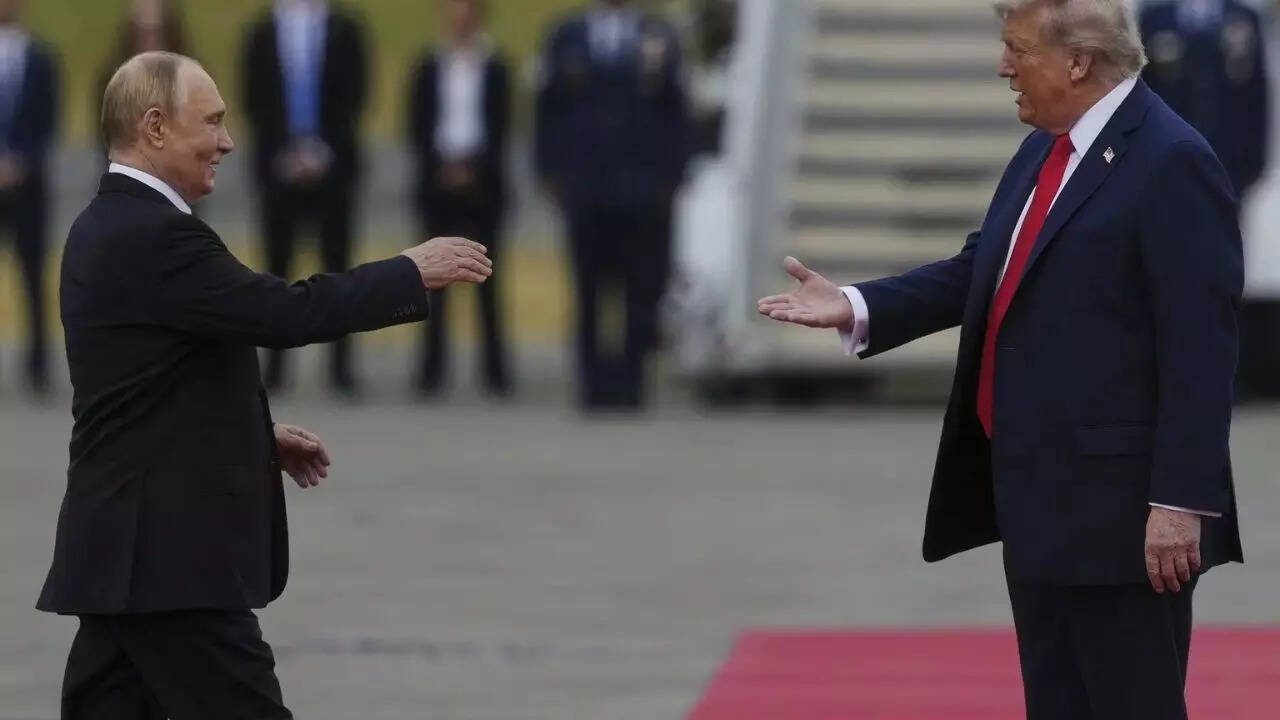 'Power move': Trump pulls Putin, pats his back during handshake; social ...