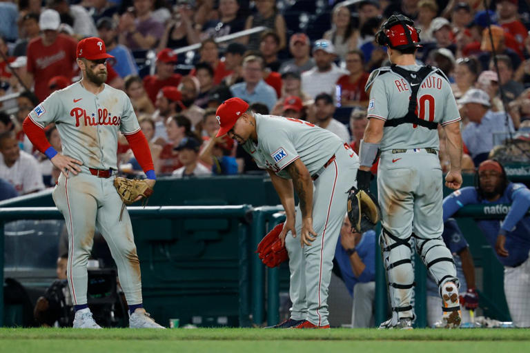 Phillies’ Jhoan Duran exits on bullpen cart after getting hit by line ...