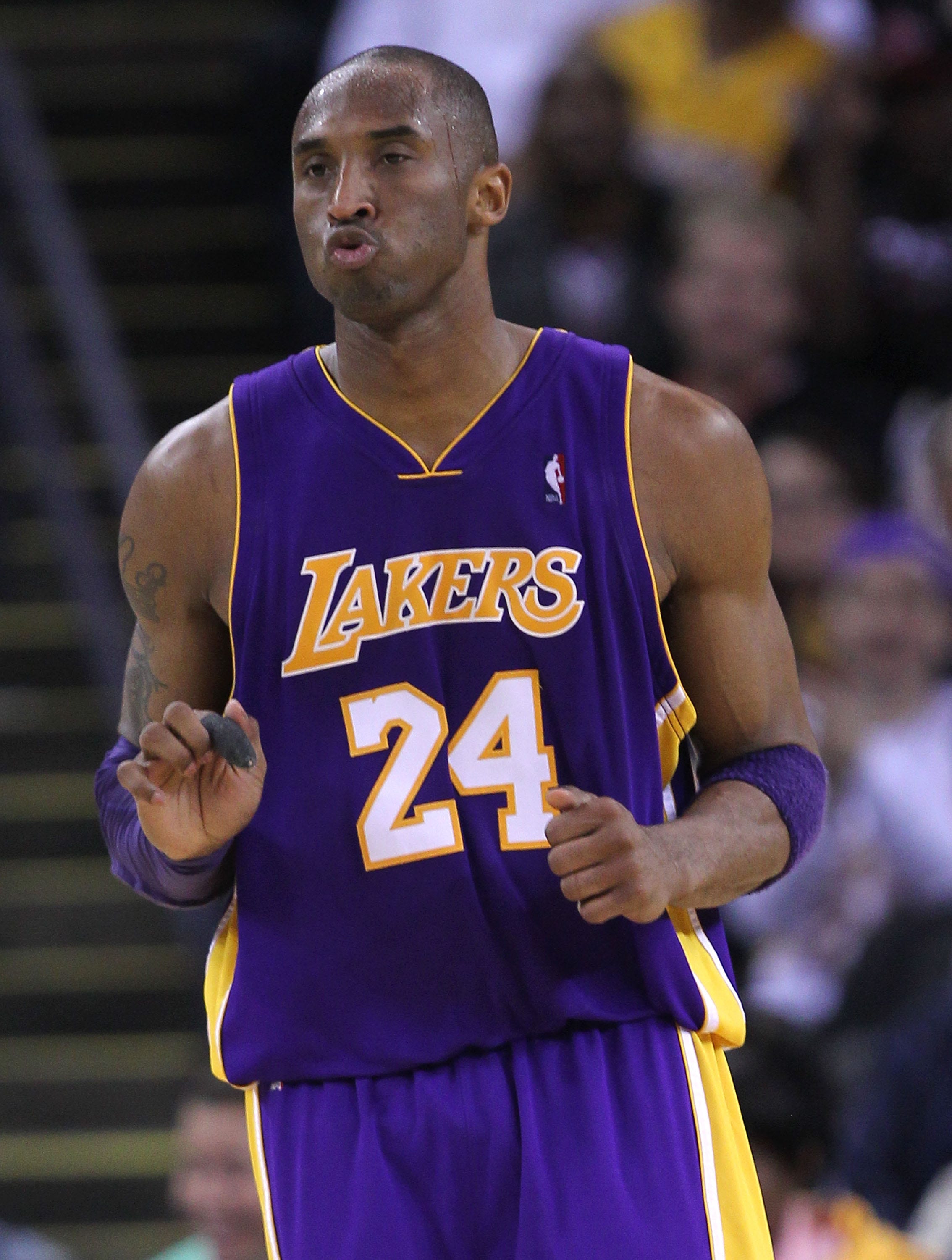 Kobe Bryant basketball card sells for record sum