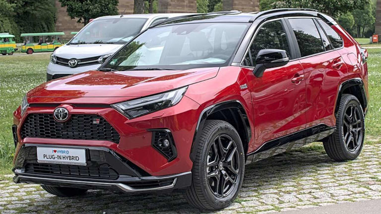 8 Hybrid crossovers compared side by side