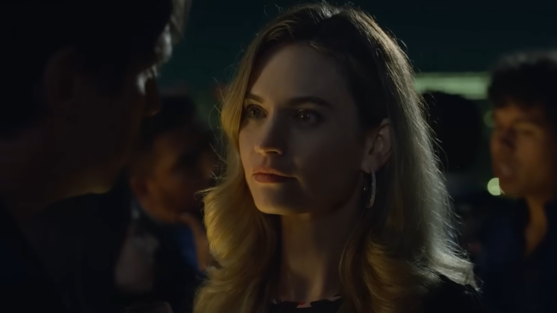 «Det er imot privatlivet mitt»: Lily James avslører hvorfor hun unngår ...