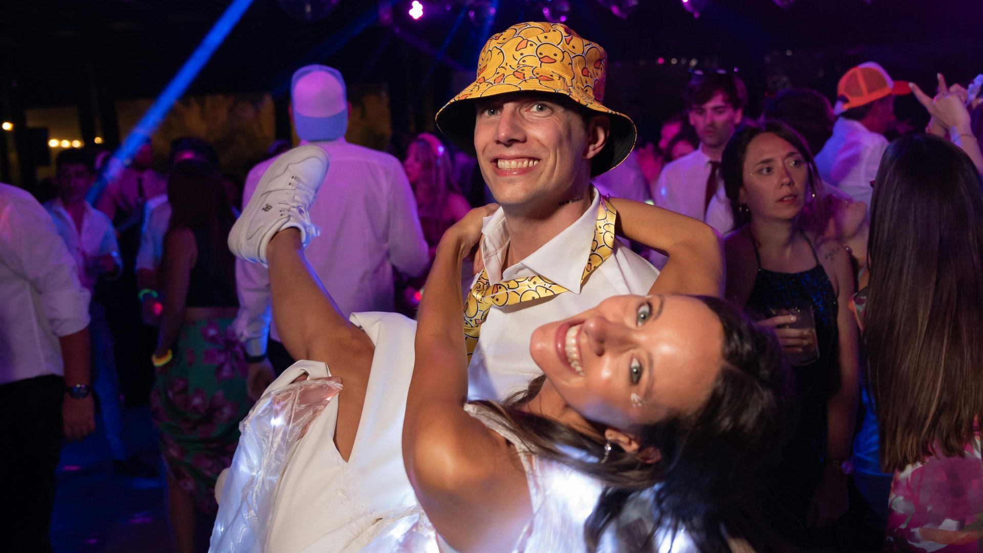 25 Awful Things To Stop Doing As A Wedding Guest