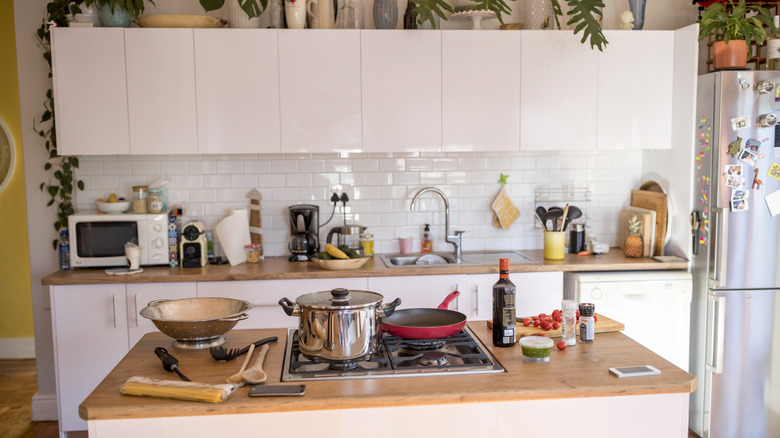 Simple Tips To Declutter Your Kitchen Without Going Overboard