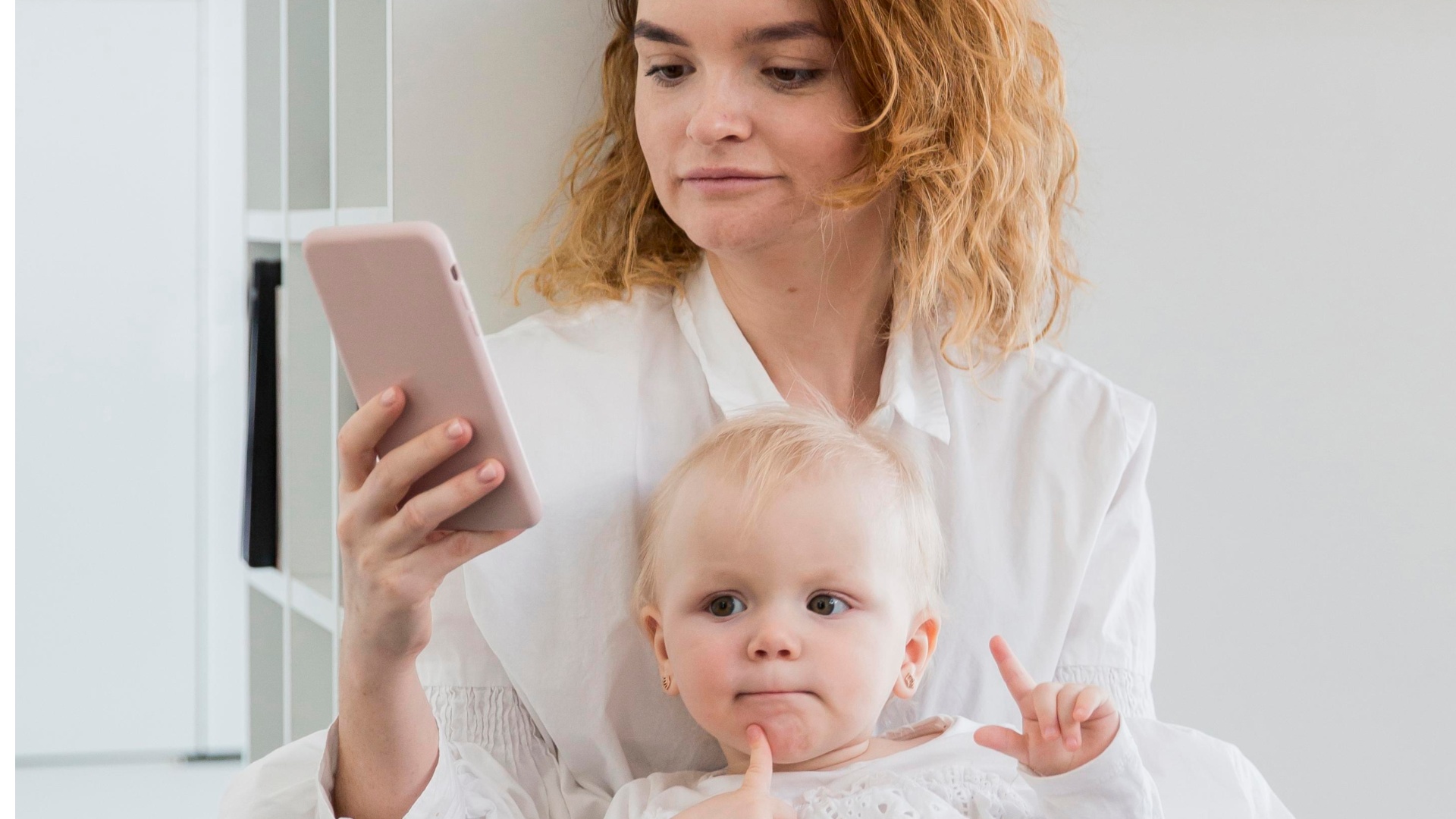 What a baby really experiences when he sees his parents on the phone