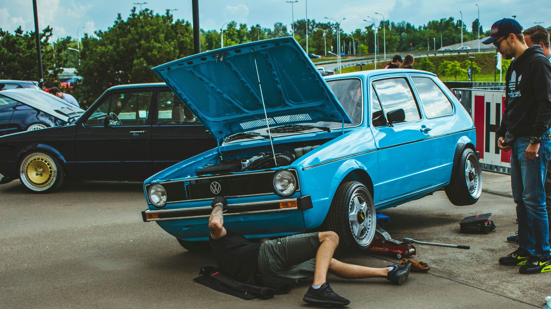 10 Signs Your Car Is A Junker & 10 Signs It’ll Last Forever