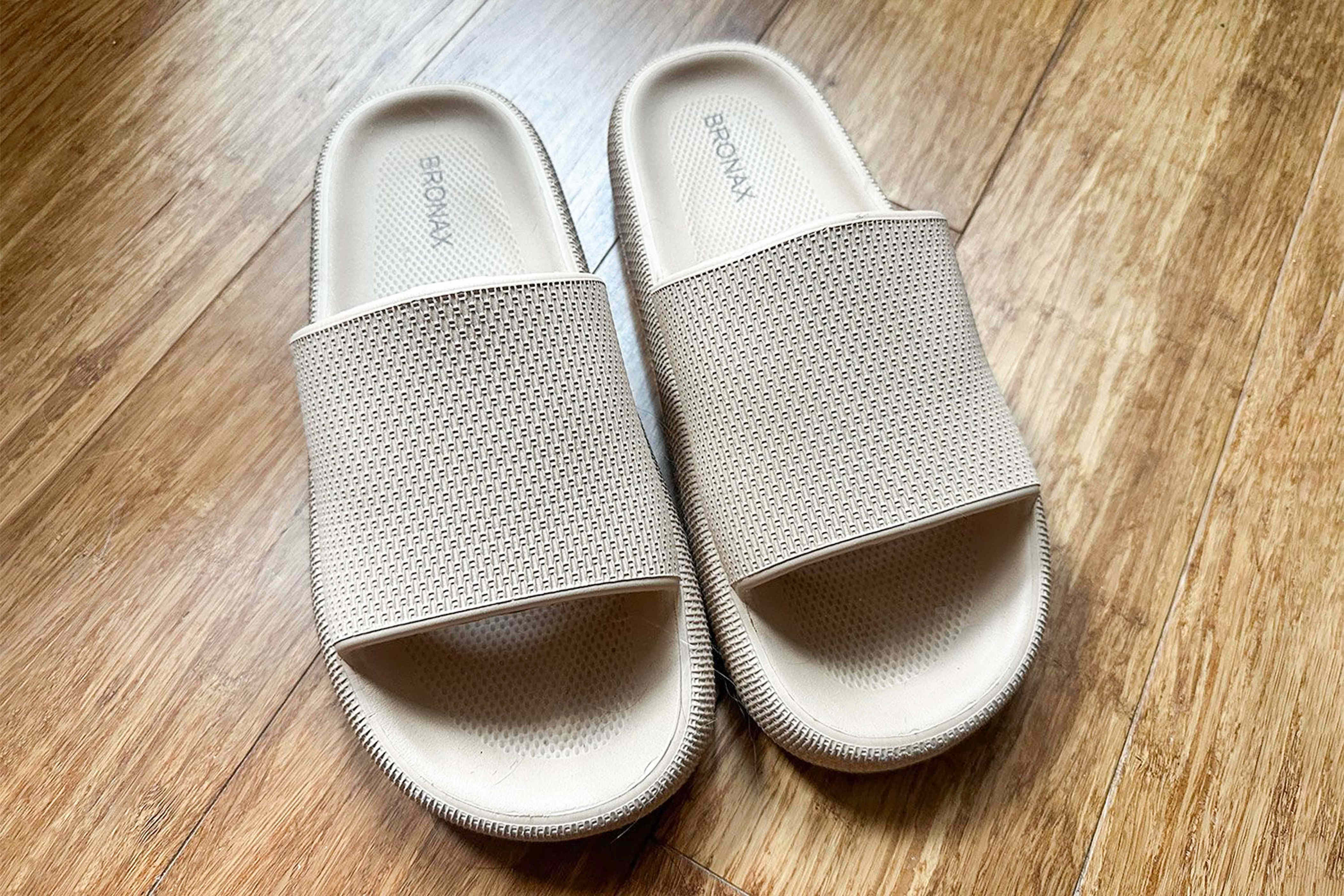 I Have Pain-Prone Feet, and These Best-Selling Slides Have Become My Go ...