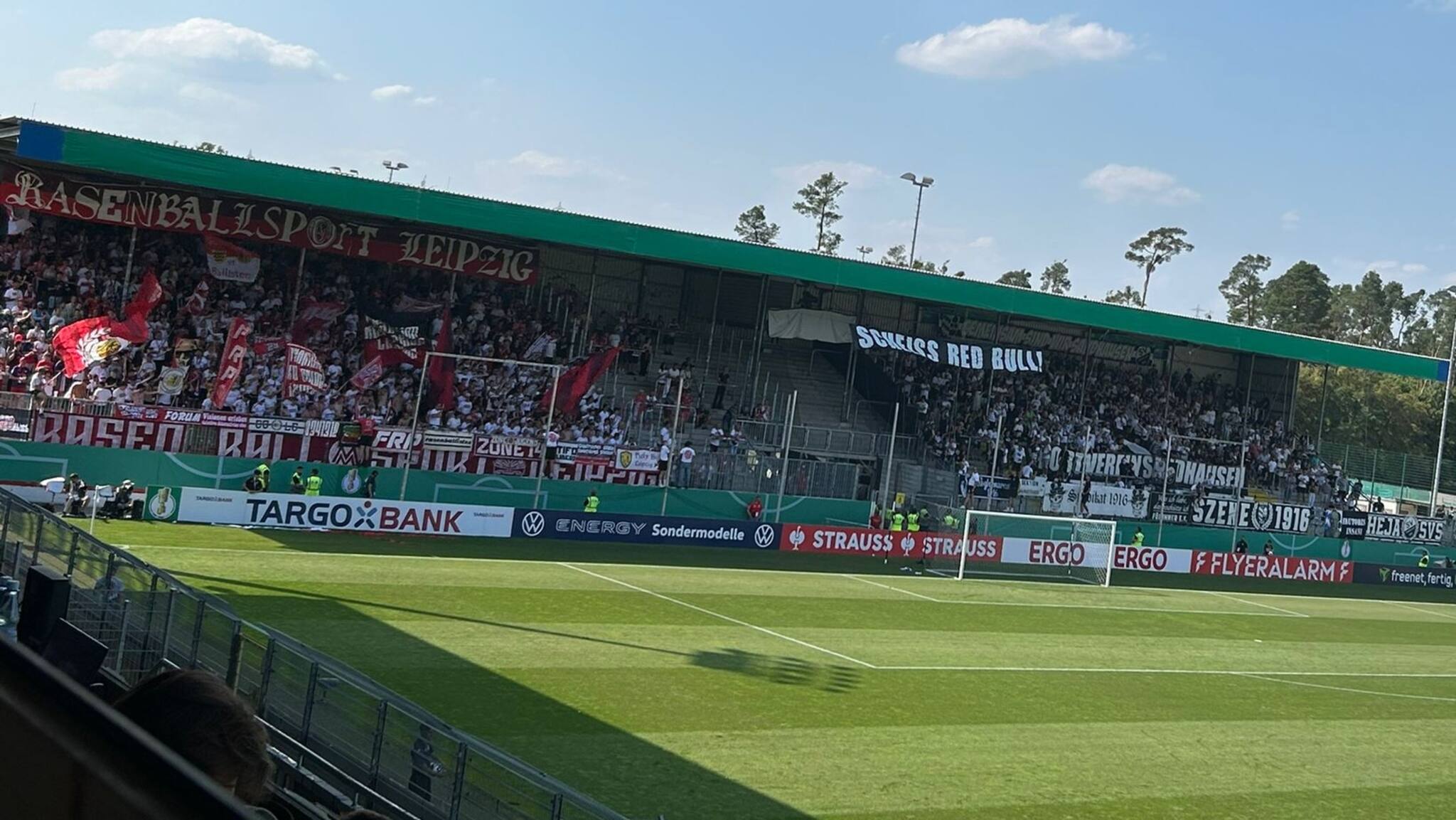 RB Leipzig: Wegen Anti-RB-Banner - Zoff zwischen Fans in Sandhausen ...