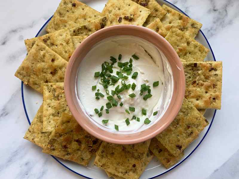 The Saltine Cracker Recipe My Friends Can't Stop Talking About (Only 4 ...