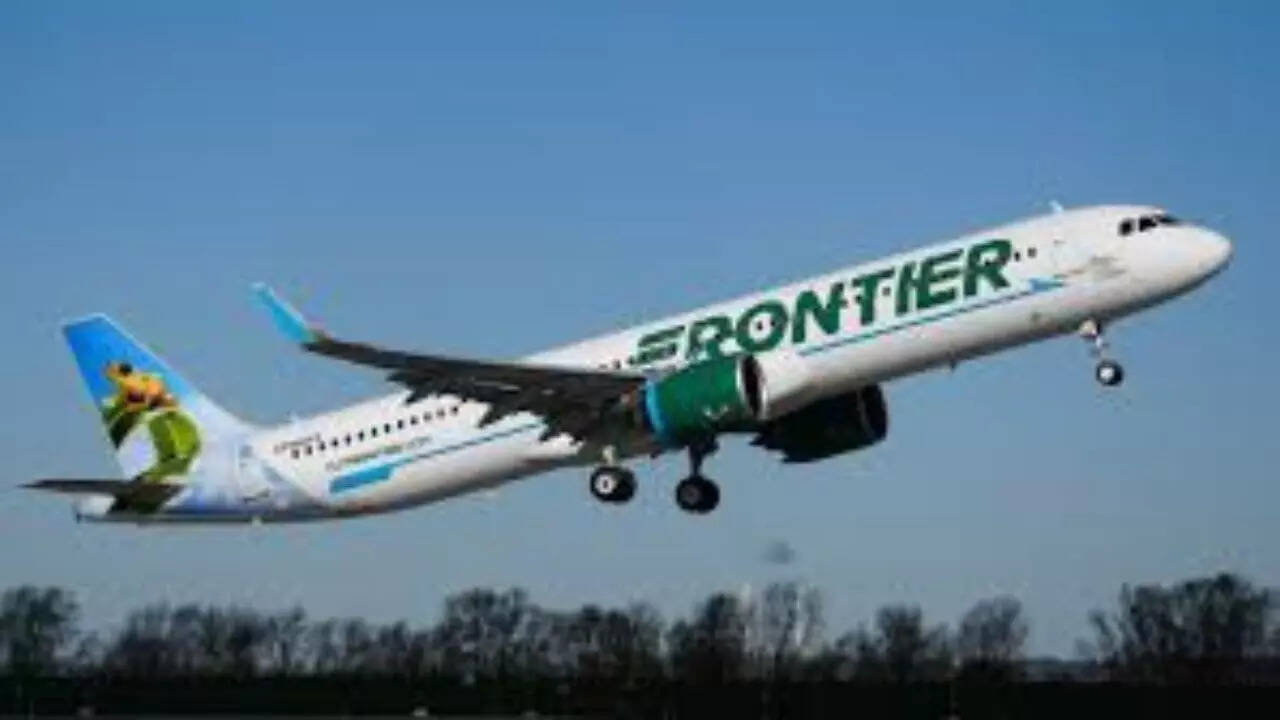 'Fake bomb threat': Frontier pilot delays plane to stop ex-girlfriend ...