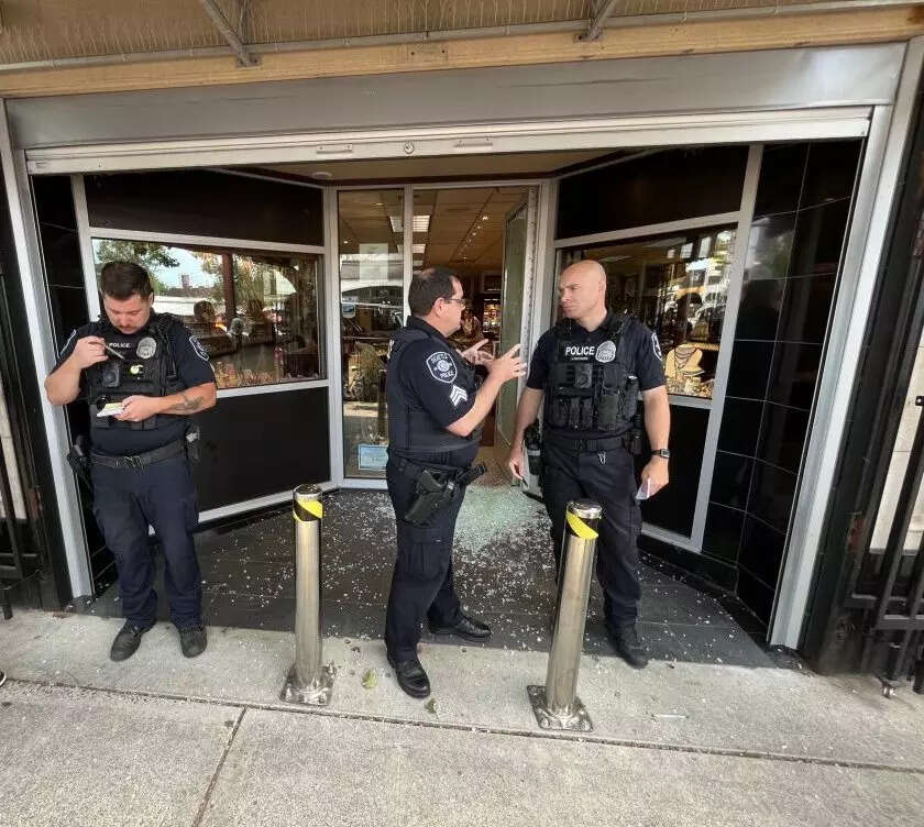 Daylight robbery: Seattle jewelry store robbed of millions in just 90 ...