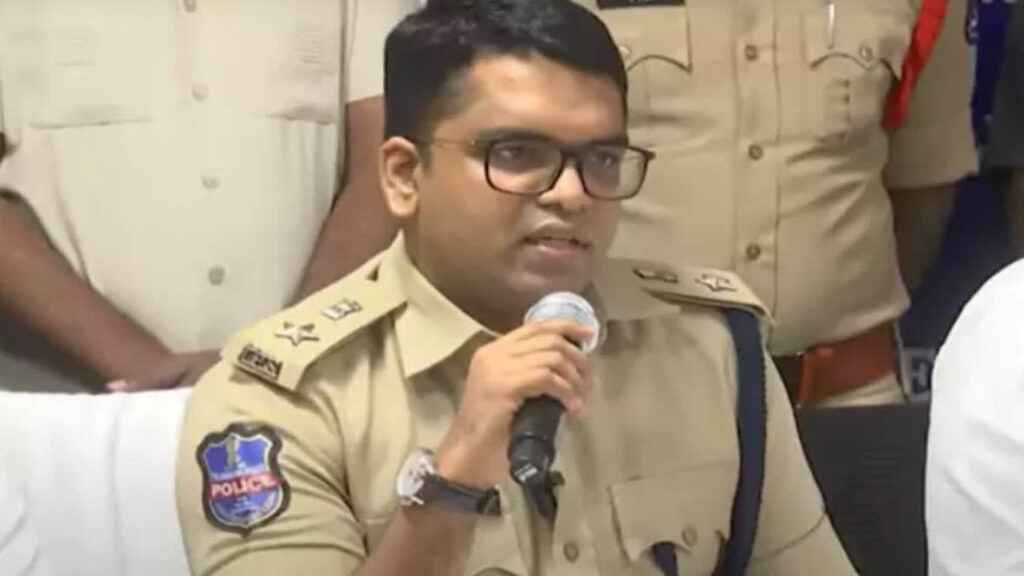 Khajana Jewellery | ఖ‌జానా జ్యువెల‌రీ చోరీ కేసులో నిందితులు అరెస్టు ...