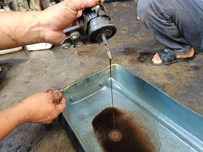 Endapan bahan bakar bisa bikin mesin mobil brebet. Ini kata bengkel