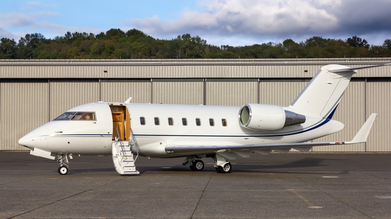 What Are The Pros & Cons Of Owning Or Leasing A Private Jet? Here's ...