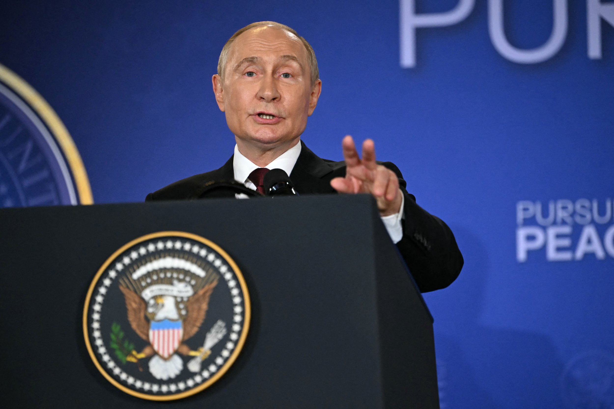 Putin brands journalist 'ignorant' over Ukraine query