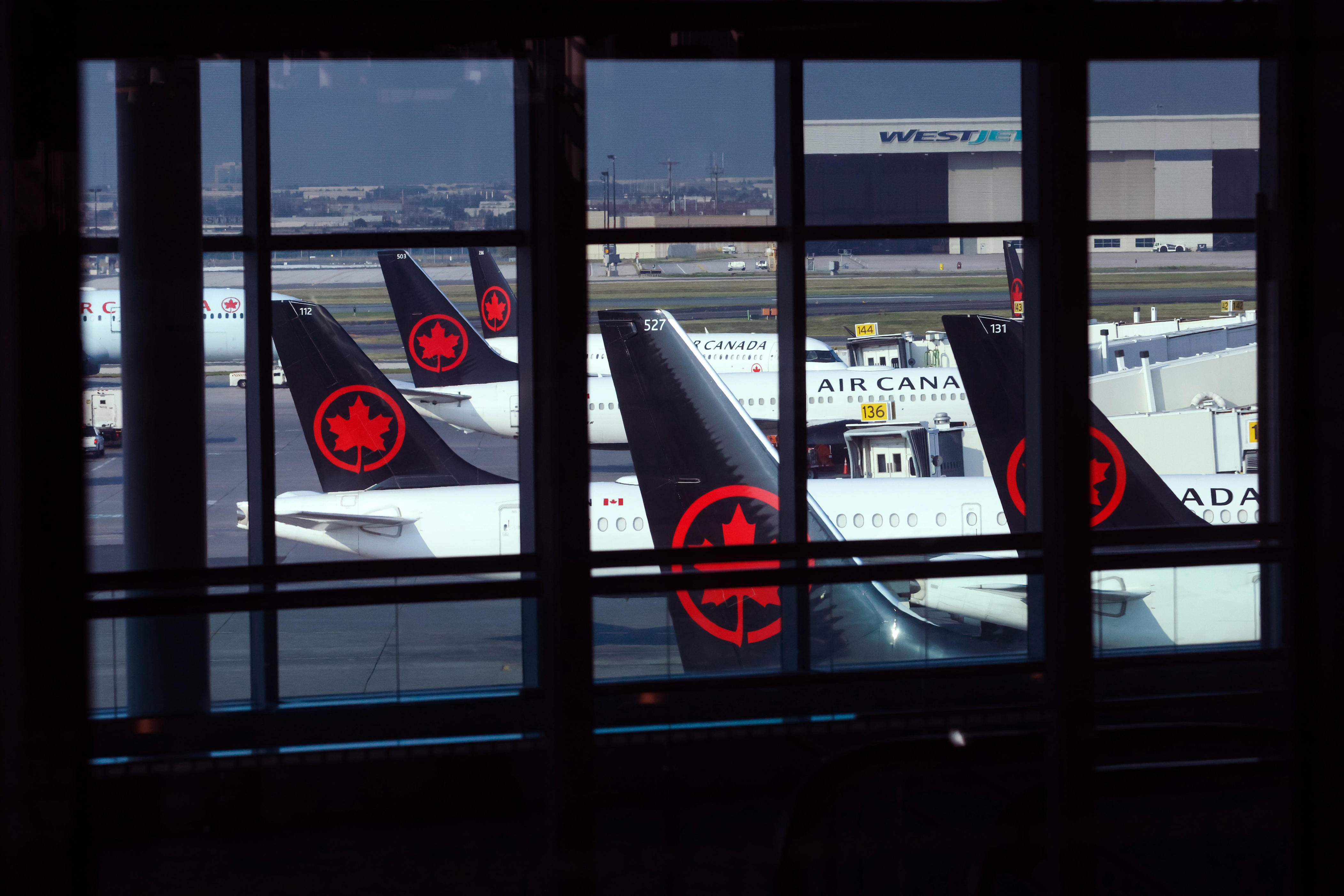 Canadian government moves to end Air Canada strike