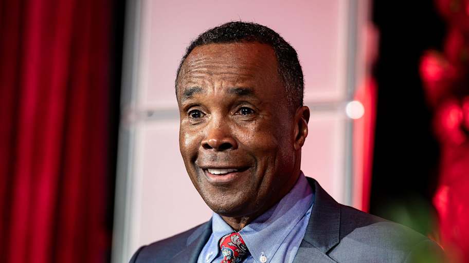 Sugar Ray Leonard Sends 4-Word Verdict On Floyd Mayweather, Roy Jones ...