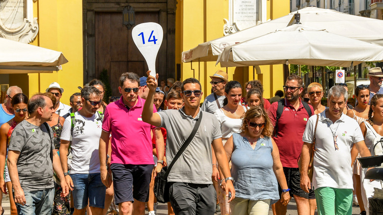 Rick Steves' Secret To Finding A Local Tour Guide That's Not Full Of ...