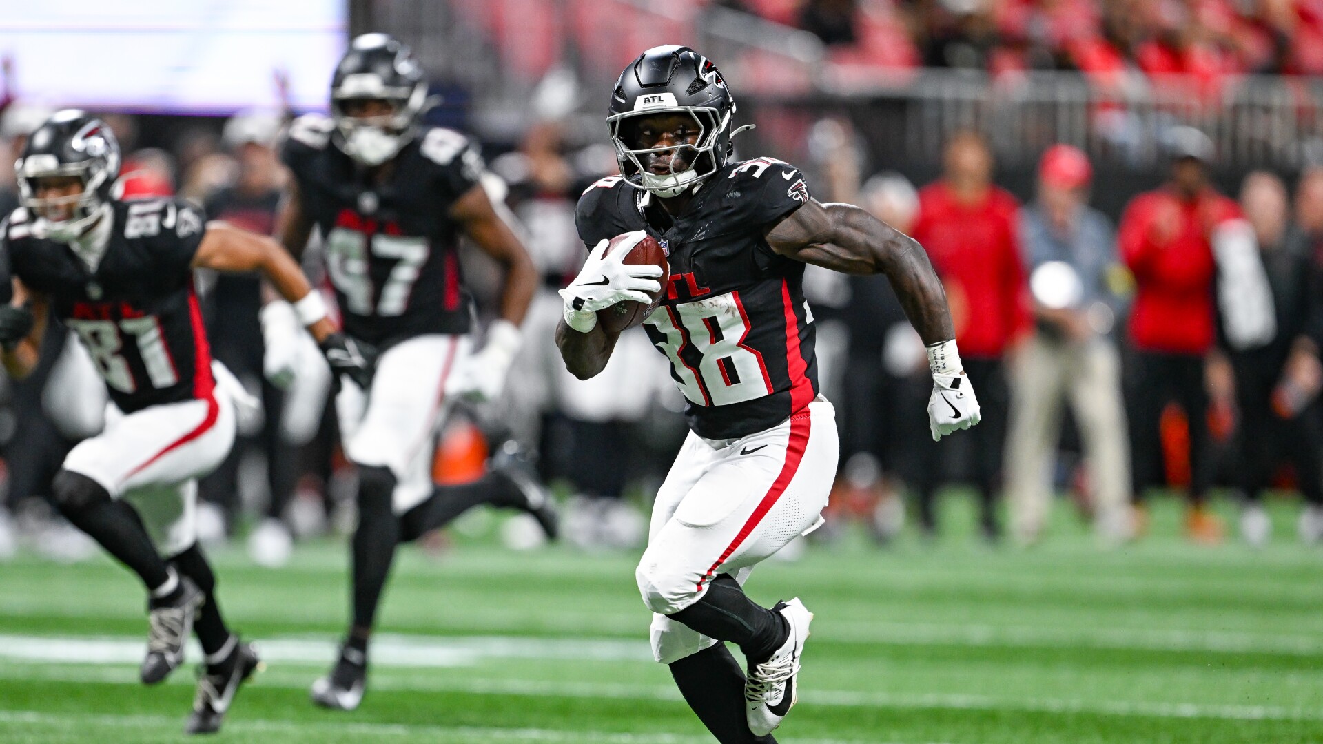 Falcons RB Nathan Carter has a good night a week after collision with ...