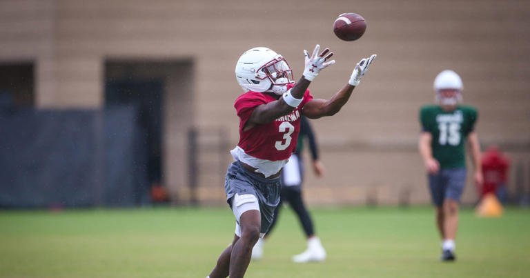 Mazeo Bennett takes leadership of South Carolina freshmen receivers ...