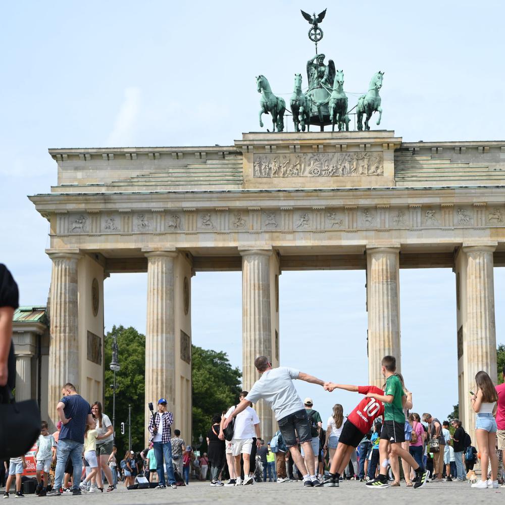 Brandenburger Tor beschmiert: Auf diesen Schriftzug kann sich die ...